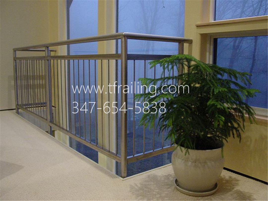 SR2142 – TF DOORS & RAILINGS